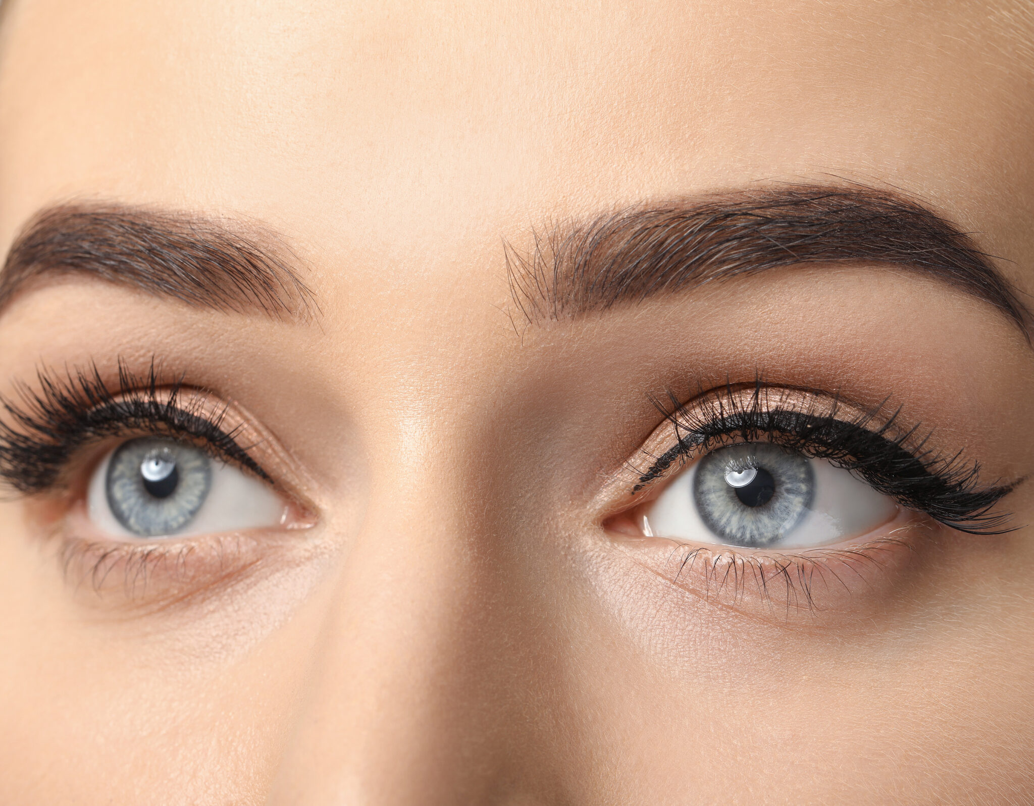 Médecine esthétique du regard à Paris | Dr Dominique AKNIN