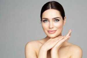 Pommettes en médecine esthétique - Dr Dominique AKNIN Paris